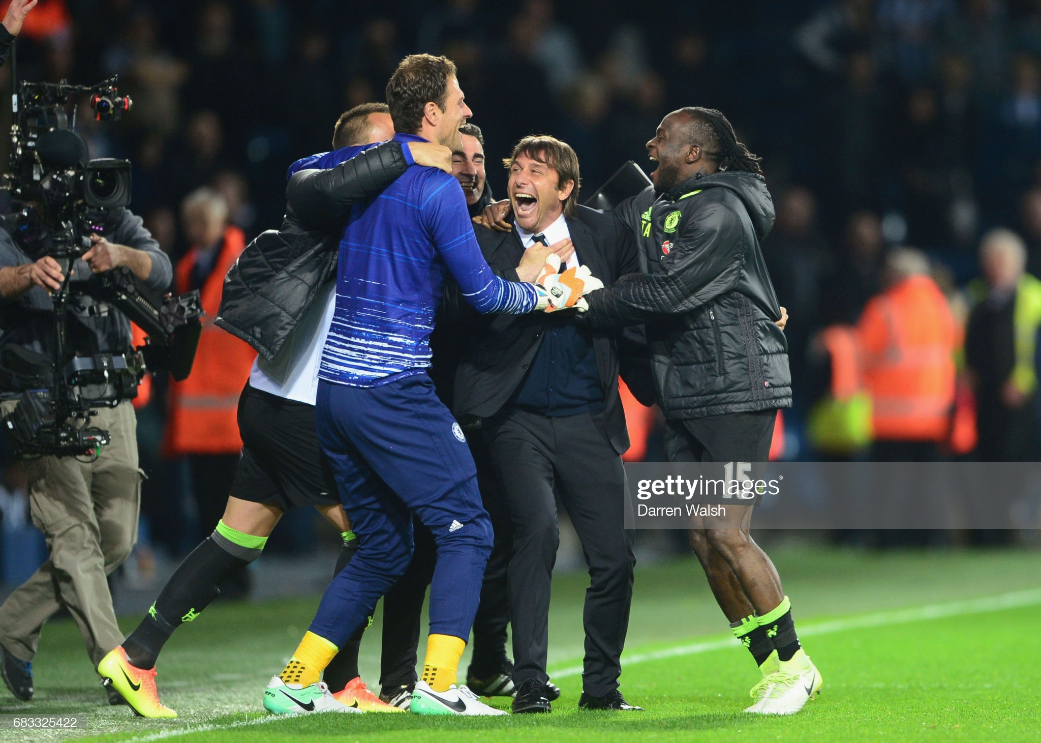 Chelsea Premier League Winners Medal 2016 - 2017 - Golden Soccer Signings