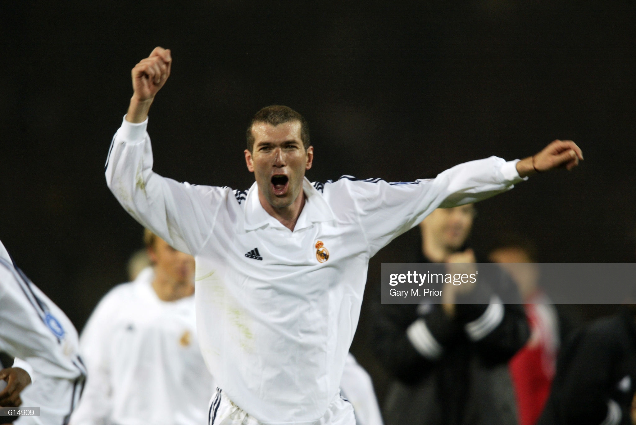 Zinedine Zidane Signed & Personalised Real Madrid Match Football Boots ...